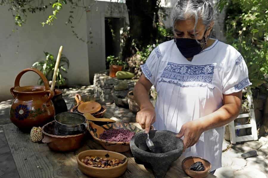 Atole de maíz morado gana concurso gastronómico nacional ¿A qué sabe la ...