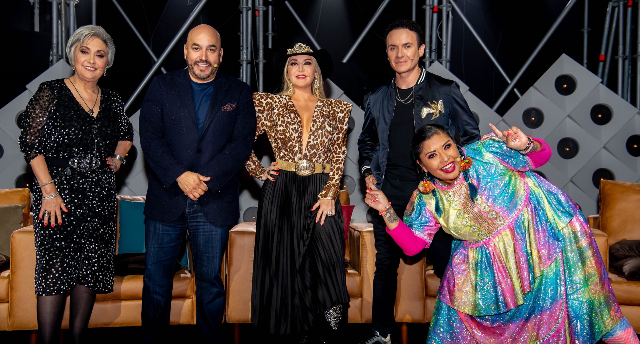 Adrián Di Monte y Pía Sanz en Baile, Karina Reyes en Canto y Verónica ...