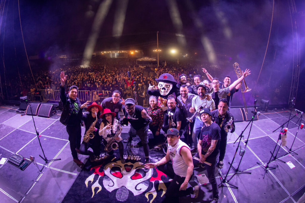 “Rojo”, el nuevo sencillo de Panteón Rococó se ubica en el primer lugar ...