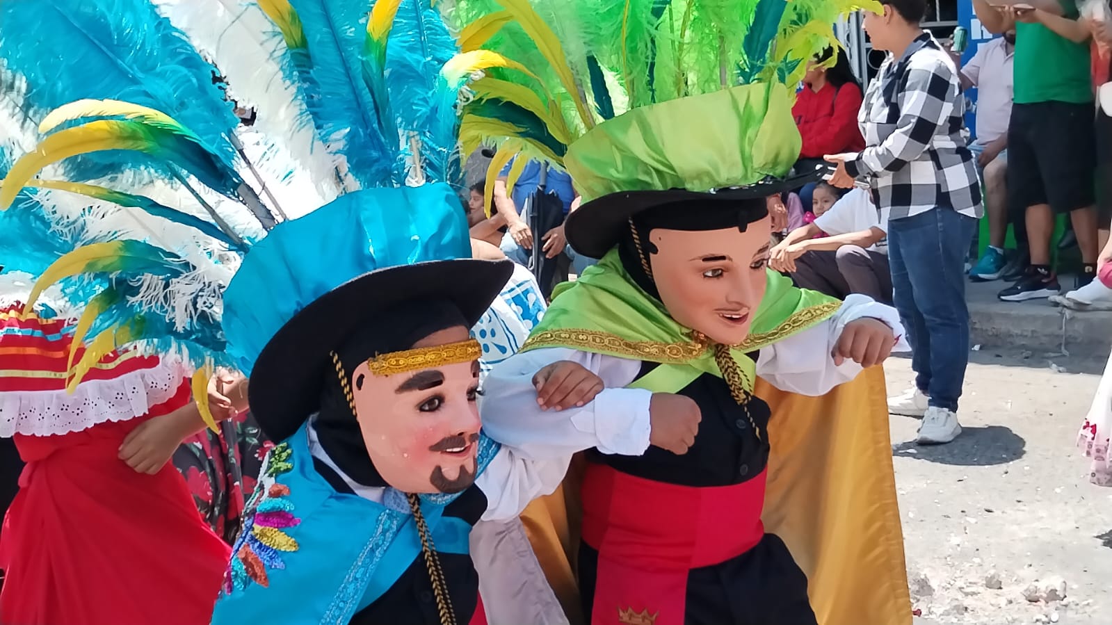 Concluye carnaval de huehues en la capital de Puebla - Desde Puebla