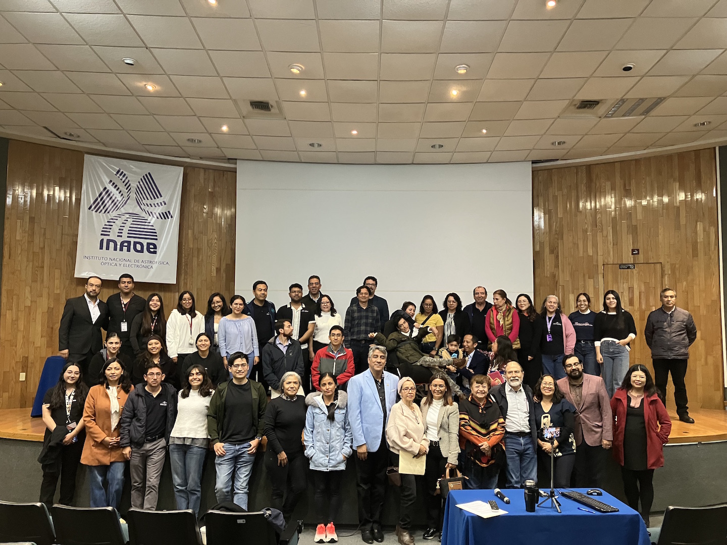 Daniel Robles Haro imparte conferencia en el INAOE - Desde Puebla