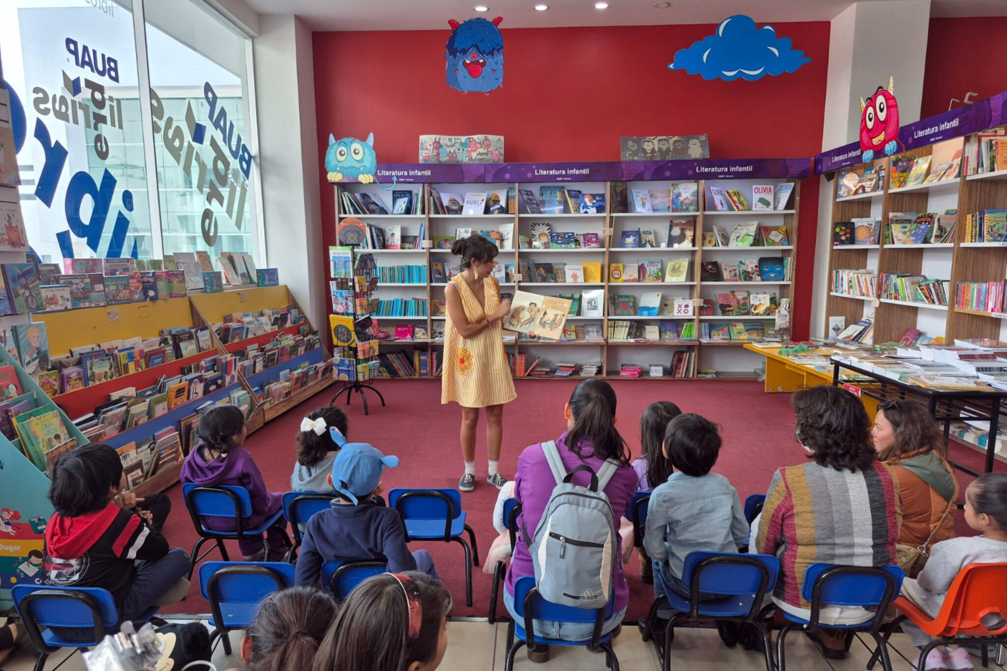 Fotonota: Librerías BUAP llenó de alegría a los peques con Victoria ...